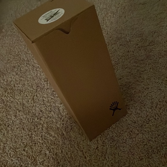 Hydro Flask | Dining | 32oz Oat Colored Hydroflask With Graphic Indent ...